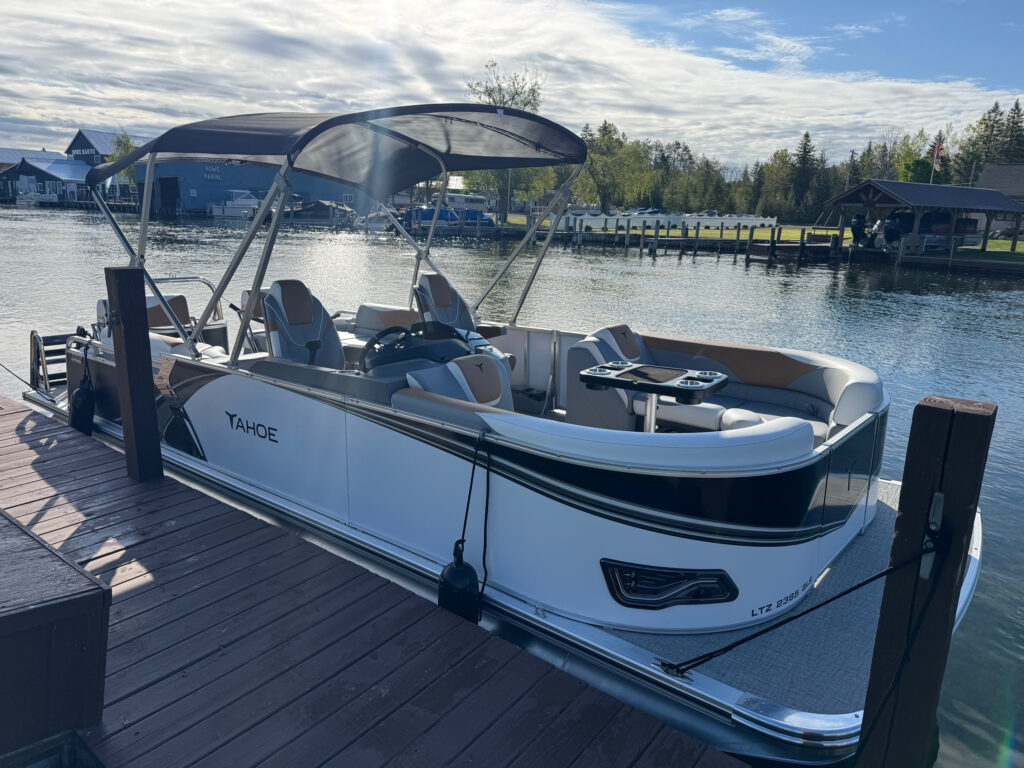 Burt Lake and Mullet Lake Boat Rentals | Inn Between Waterfront Rentals